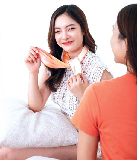 ผู้หญิง - Celebrate living ผ้าพันคอรับลมหนาว คอลเลคชั่นพิเศษจาก FWD x JANESUDA