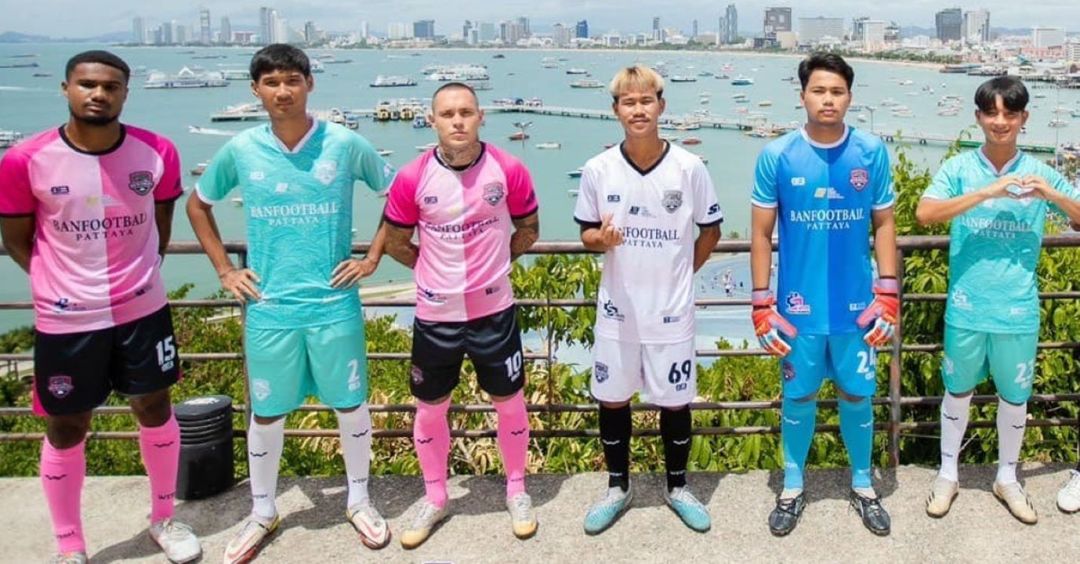 กีฬา - โลมาเพชฆาตโชว์เสื้อทีมฤดูใหม่ปี2566-67