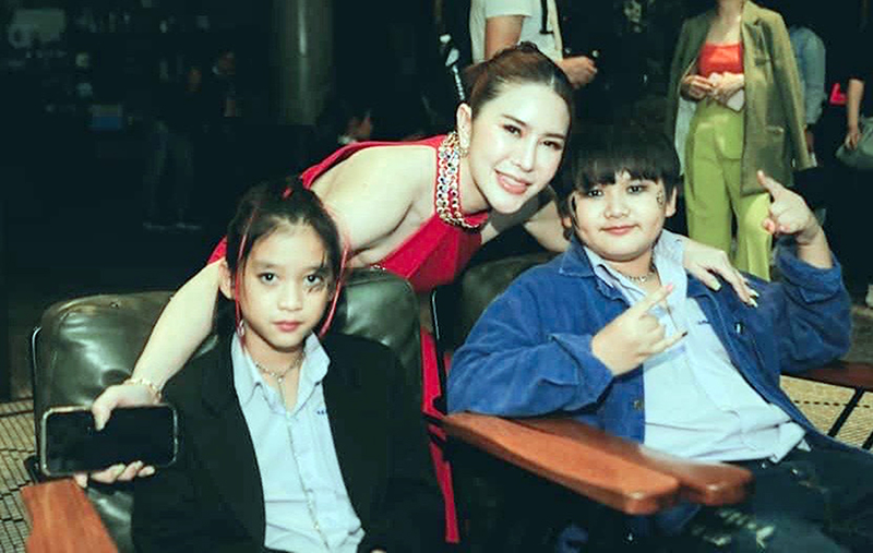 บันเทิง - 2 หนุ่มสุดซี้ ‘อลัว,เทปัน’ และเพื่อนๆ โชว์ความสามารถทั้งร้อง ...