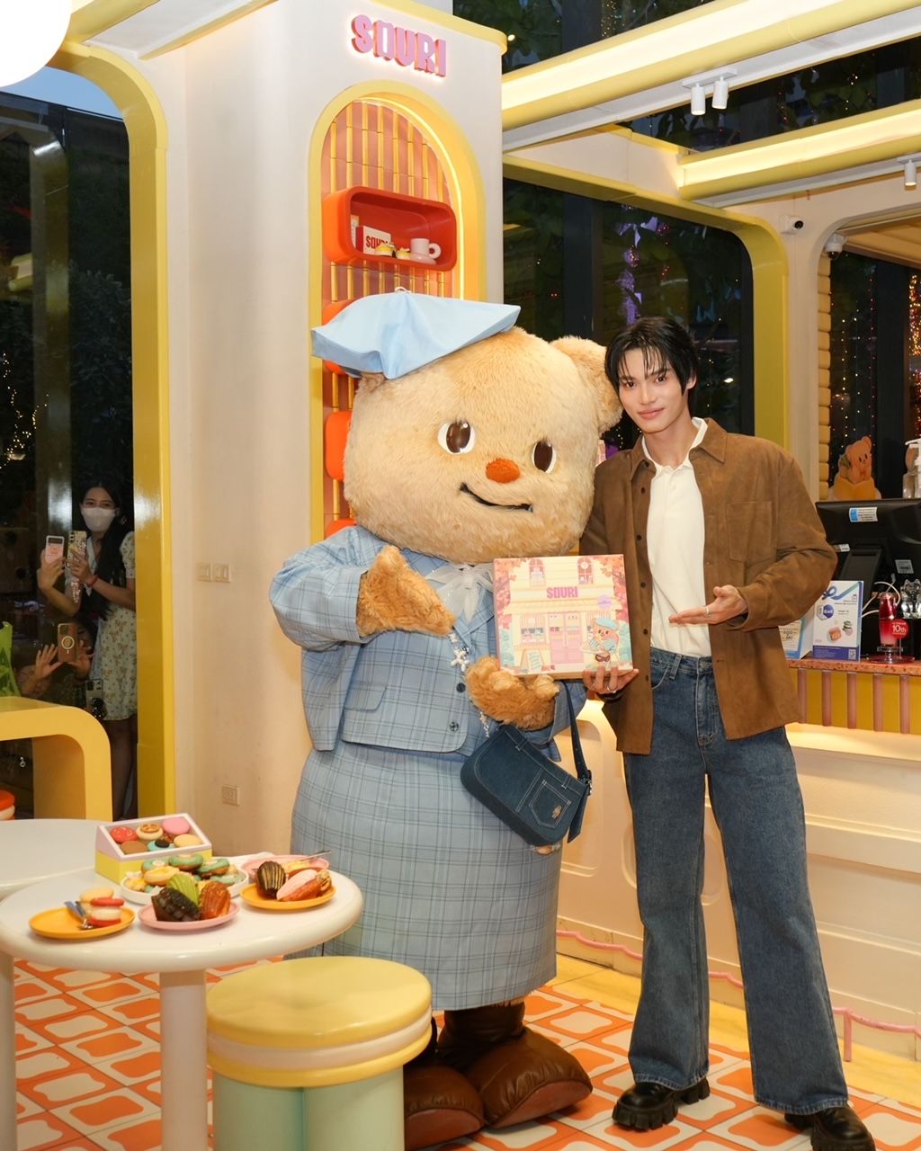 บันเทิง - 'วิน'ควงคู่สาวน้อยสุดคิ้ว'น้องหมีเนย'เปิดตัว SOURI x ...