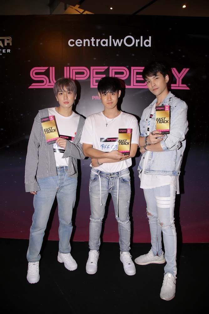 บันเทิง - ห้างแตก! หนุ่มหล่อแห่ออดิชั่นสุดท้าย ‘Superboy Project’ พร้อมโชว์พิเศษจาก 5 หนุ่ม SBFIVE