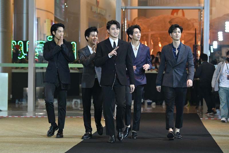 บันเทิง - ทัพดาราดังร่วมงาน ‘MILLENNIALS CHOICE 2020’