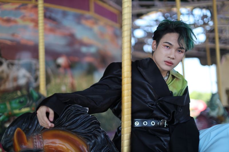 บันเทิง - ล้านแตกแล้วแม่จ๋า! 4MIX กระแสแรง ส่ง MV 'Roller Coaster' Ver.สเปนสู่ล้านวิวได้สำเร็จ
