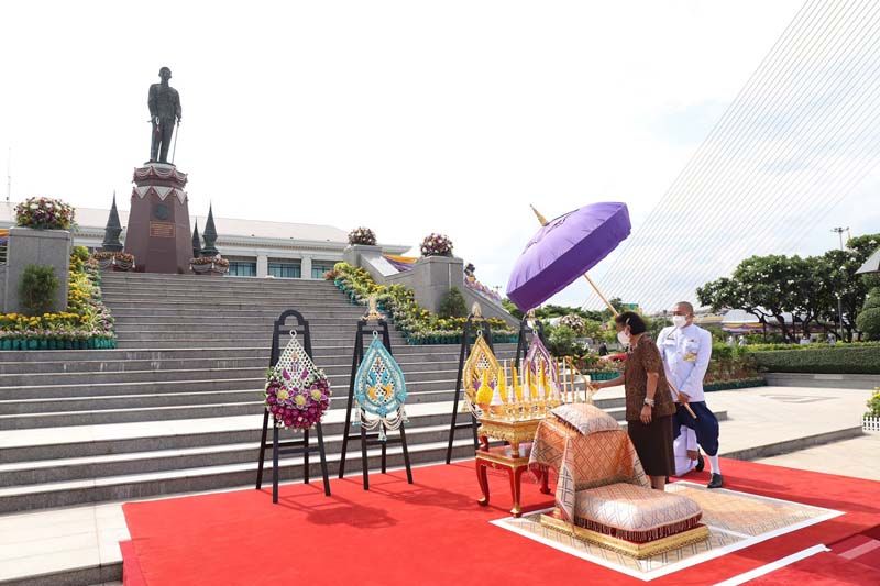 ในพระราชสำนัก - 'กรมสมเด็จพระเทพฯ'ทรงวางพวงมาลาถวายราชสักการะ พระบรมรา ...