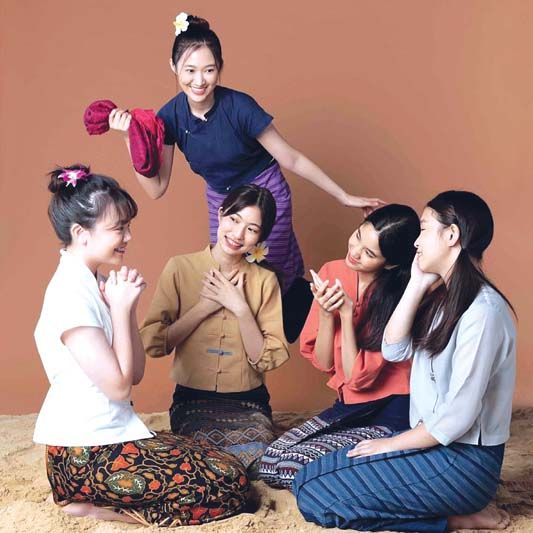 ผู้หญิง - SACIT ชวนวัยรุ่นใส่ผ้าไทย ไม่น่ารักตรงไหนเอาปากกามาวง