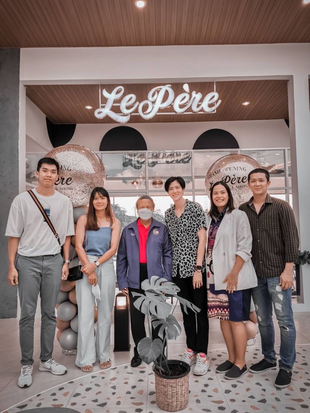 บันเทิง - 'หน่อง-ปลื้มจิตร์'จับมือกับ 'กิ๊ฟ-วิลาวัณย์' เปิดสาขาใหม่ "Le ...