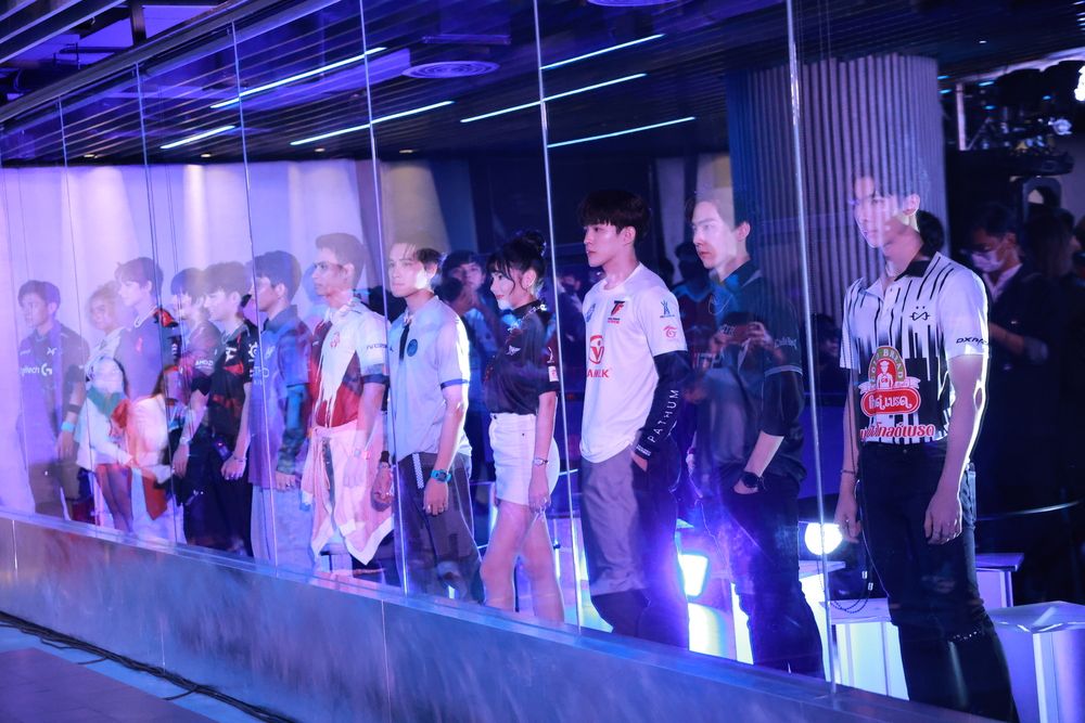 บันเทิง - 3 สาวสุดฮอต 'ก้อย-ดรีม-พลอยชมพู' นำทีมคนรุ่นใหม่ปลดปล่อยความ ...