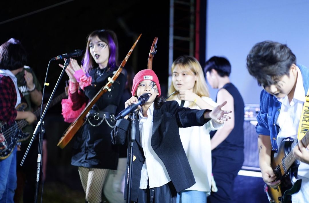 บันเทิง - 'ไรท์เตอร์ แลบ'จัดฉาย 'Bad Boyz Band' กลางแปลง ชาวระยอง ...