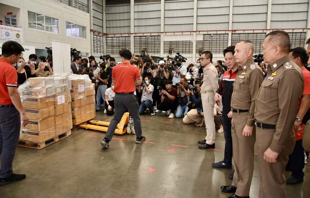 การเมือง - ตำรวจ-กกต.-ไปรษณีย์ ปล่อยขบวนรถขนส่งบัตรเลือกตั้งล่วงหน้า 2. ...