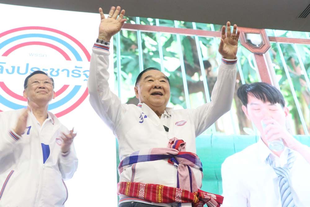 การเมือง - 'ลุงป้อม'ปราศรัยร้อยเอ็ด ประกาศนโยบายแจกเงินคนท้องเดือนละ ...