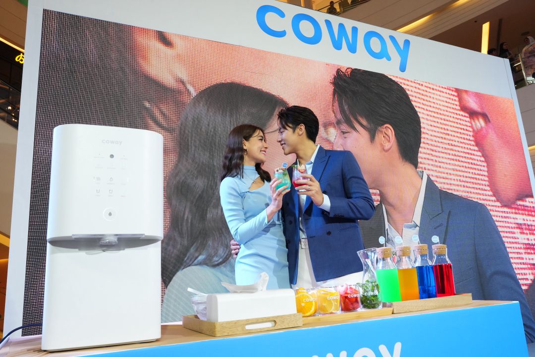บันเทิง - หวานจนต้องร้องว้าว !!! ‘หมาก ปริญ – คิมเบอร์ลี่’ ร่วมงาน ‘COWAY Just Drink Day’