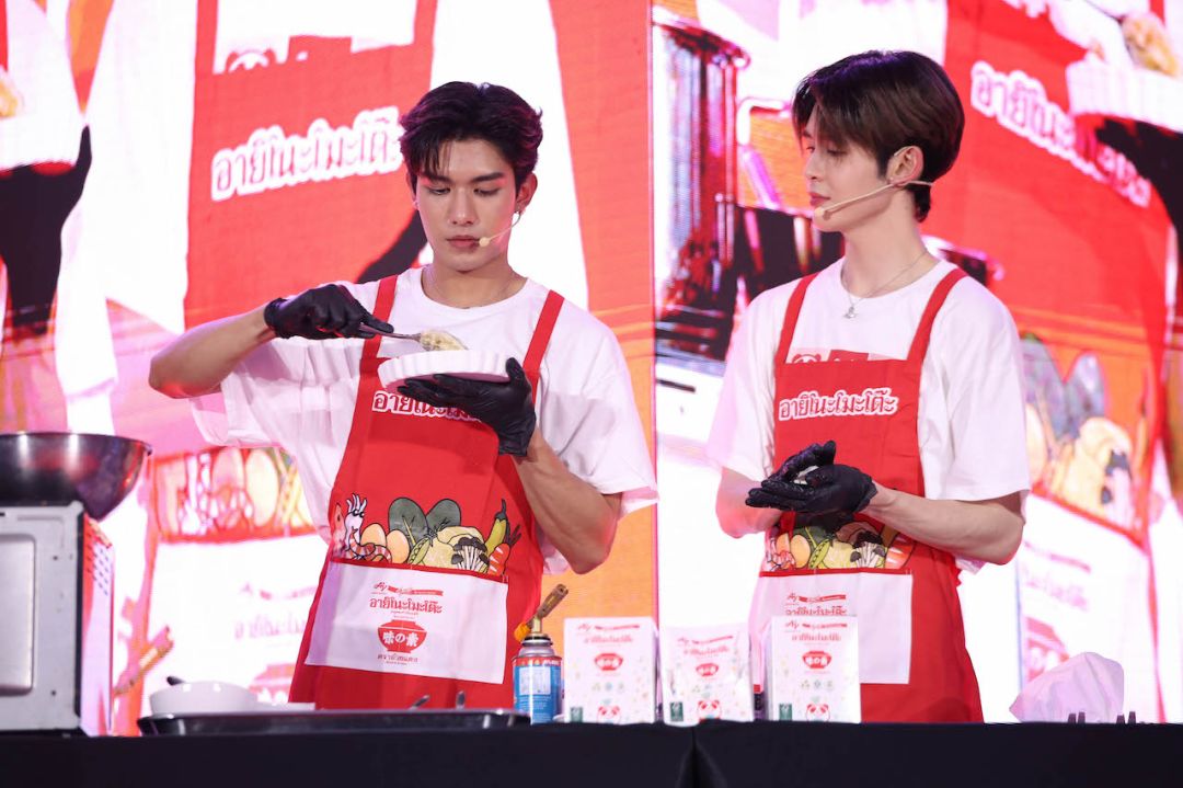 บันเทิง - 'เน็ต - เจมส์'โชว์ Cooking Challenge ในงาน AjiPanda Fun Festival
