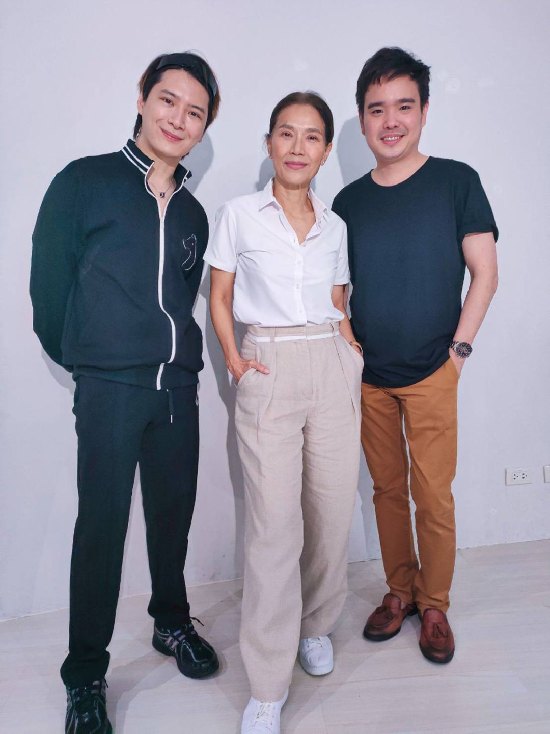 บันเทิง - 'ตู่-คริส-สปาย' เปิกห้องซ้อมใน THE SHOW Suntaraporn Songs Of Memory