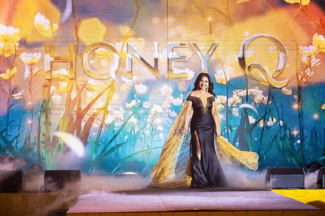 บันเทิง - เดือดมาก'เอ้-ตั๊ก-น้ำผึ้ง'ฟาดกันสุด ในงาน เปิดรังนางพญาผึ้ง HONEY Q AWARD