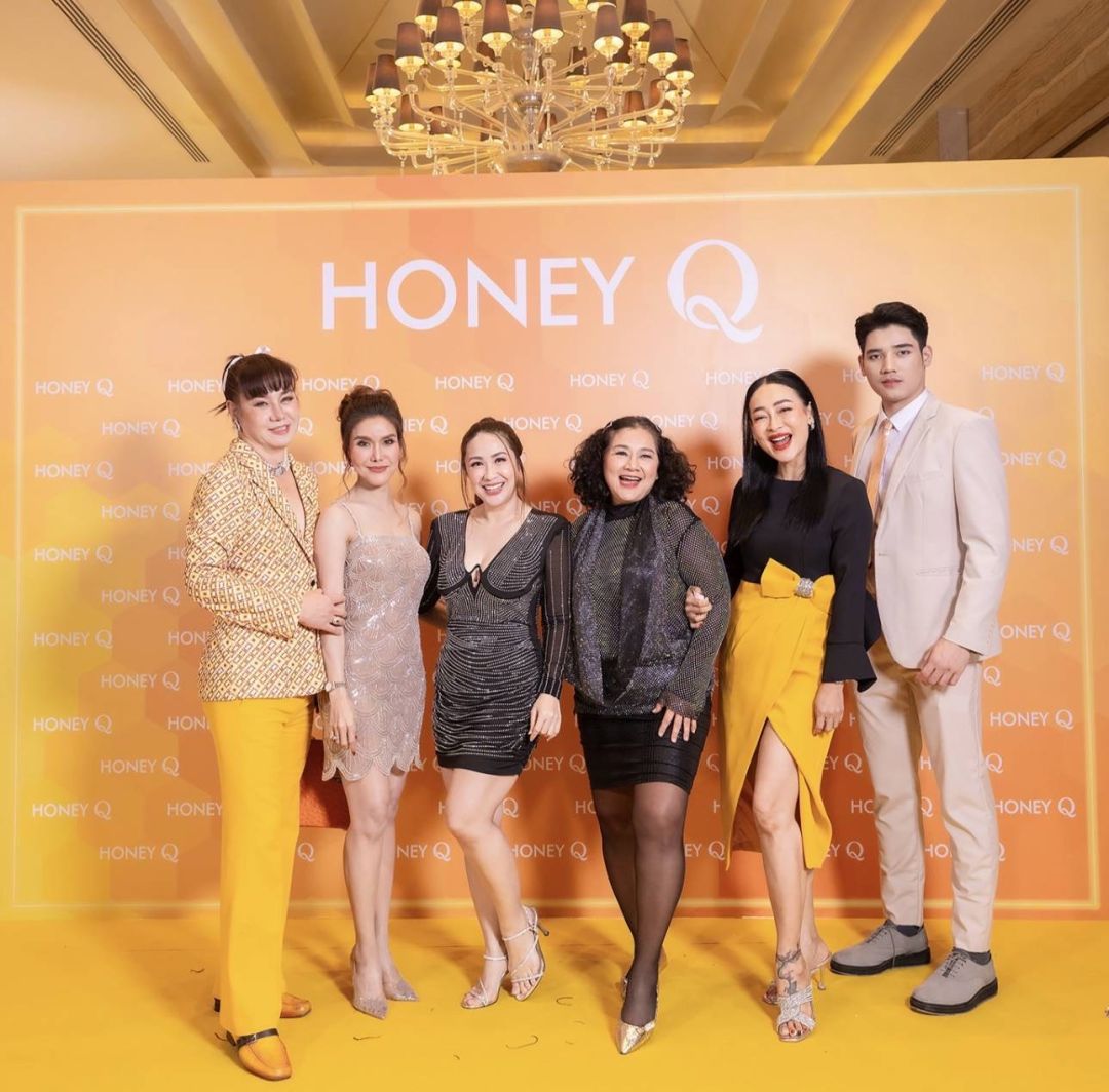 บันเทิง - เดือดมาก'เอ้-ตั๊ก-น้ำผึ้ง'ฟาดกันสุด ในงาน เปิดรังนางพญาผึ้ง HONEY Q AWARD