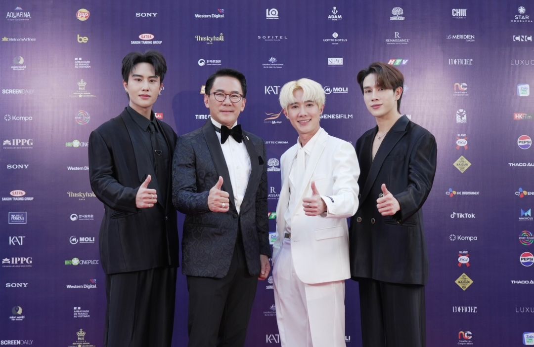 บันเทิง - ถูกดึงตัวร่วมเดินพรมแดง 'แก๊ปเปอร์ - พี เอกภพ - ป้าน จิรโชติ ...