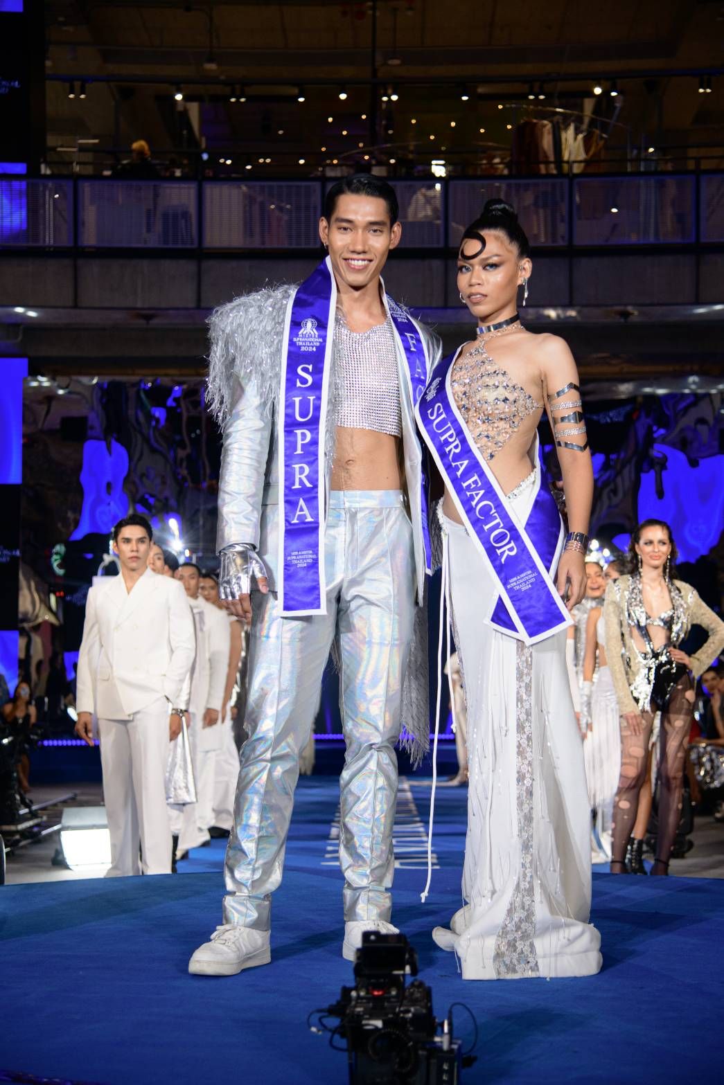 บันเทิง - 'MODEL CHALLENGE'รันเวย์ลุกเป็นไฟ'หนุ่มสาวซูปร้า'เดินแบบสับ ...