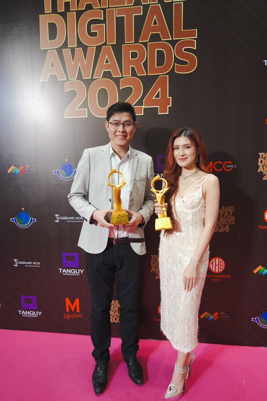 บันเทิง - ค่าย Rabbit Moon สุดปัง ! 'วิน-เมธวิน'ควงแขน 'ป้อปปี้ ...