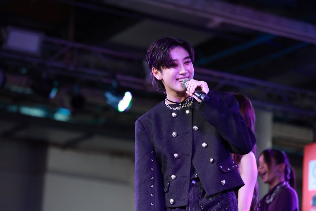 บันเทิง - ทัพศิลปินกว่า 200 ชีวิตแน่น MBK จัดเต็มความสนุกในงาน Idol ...