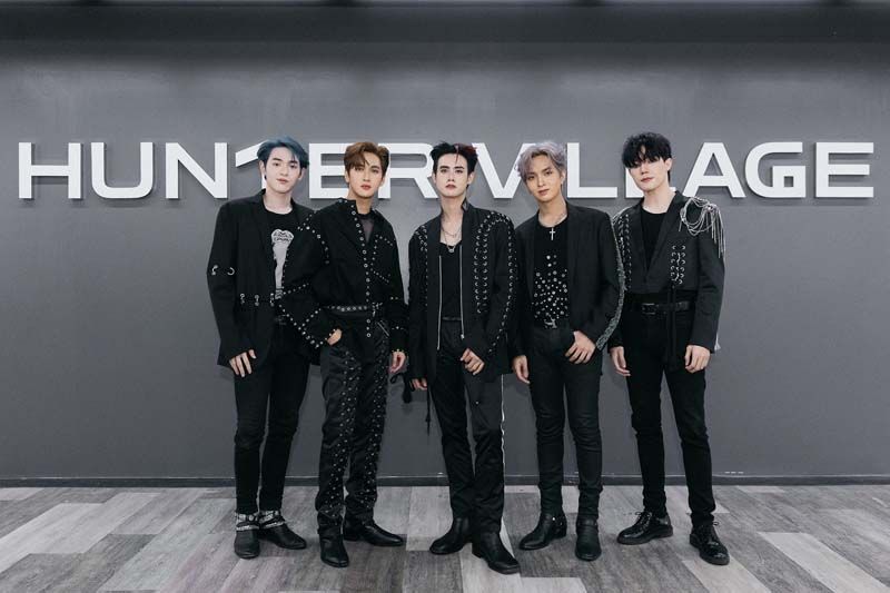 บันเทิง - ‘ELEMENT’ เดบิวต์บอยแบนด์น้องใหม่ On Stage กลาง พาร์คพารากอน