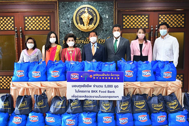 ผู้หญิง - ‘ผู้ว่าฯ ชัชชาติ’ รับมอบถุงยังชีพจาก TOA ส่งต่อความช่วยเหลือ ...