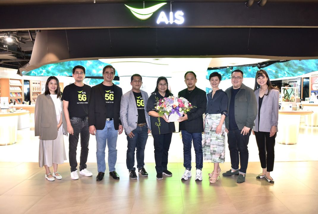 บันเทิง - สยามเซ็นเตอร์ ร่วมแสดงความยินดี AIS เปิดตัว Flagship Store