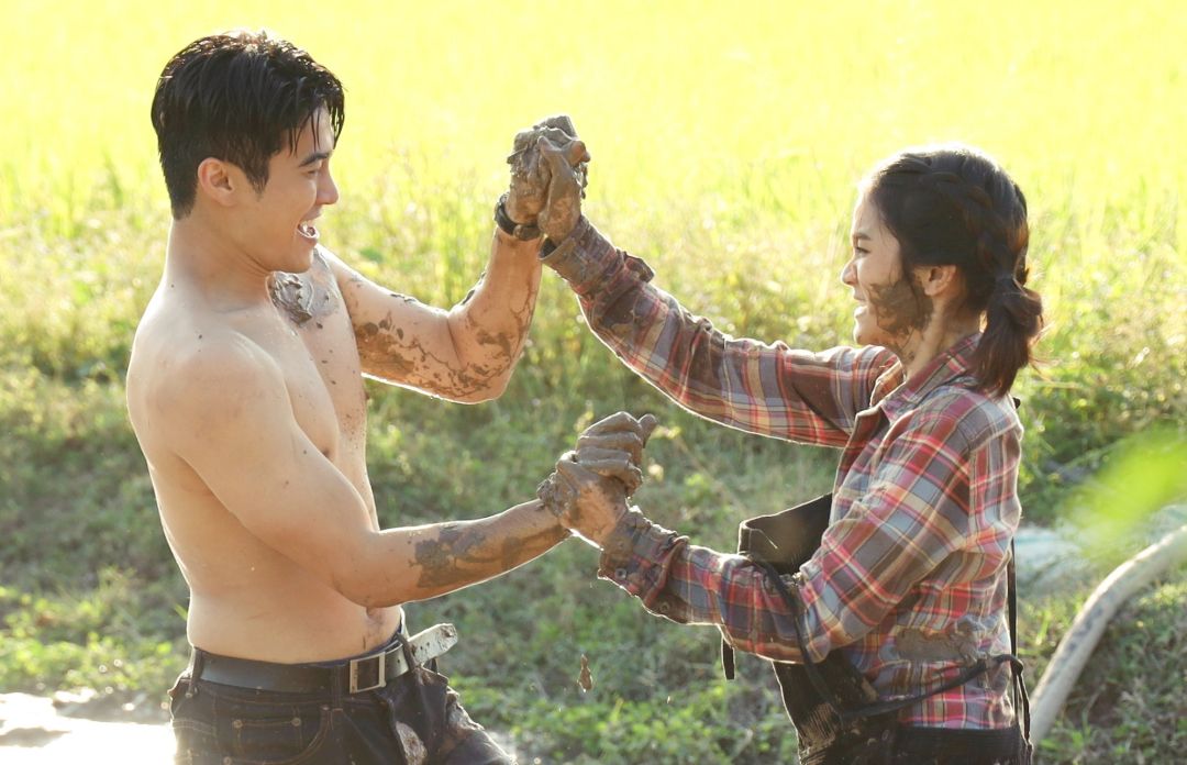 บันเทิง - 'ฮักหลายมายเลดี้'ม่วนคักเต็มคาราเบล'ยูโร'ถอดเสื้อโชว์ 'พระพาย ...