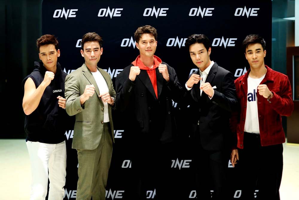 บันเทิง - มัดรวมแฟชั่นคนดัง 7HD ริมสังเวียน ONE ลุมพินี 22
