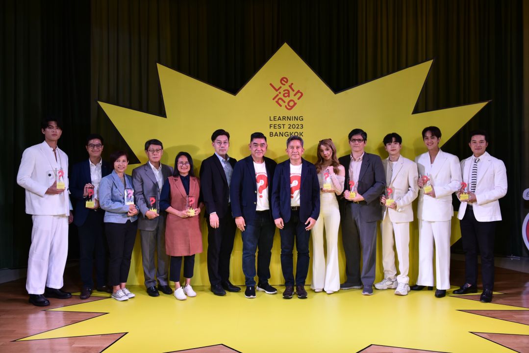 บันเทิง - 'นนกุล' นำทีม 'นนน-เฟมBNK48-จอสเวอาห์'รับรางวัล 'เอ๊ะ?Awards by TK Park'