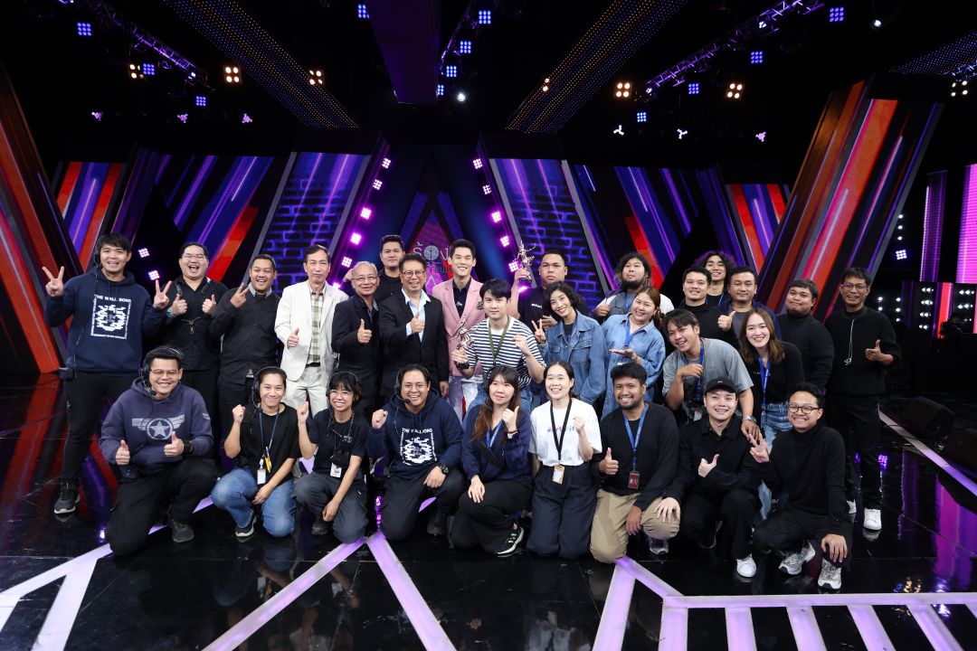 ผู้จัด’นาฎราช’ส่งมอบ 2 ถ้วยรางวัล ‘ร้องข้ามกำแพง’ และ ’10 fight 10′ | SootinClaimon.Com