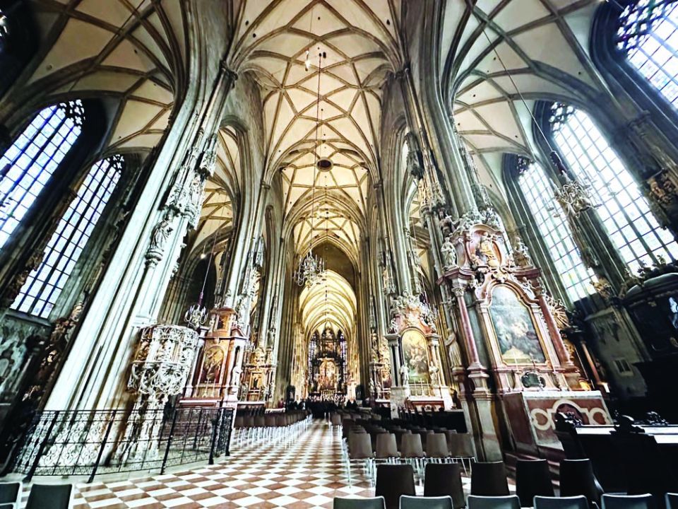ผู้หญิง - แหวกฟ้าหาฝัน : มหาวิหาร St.Stephen Vienna